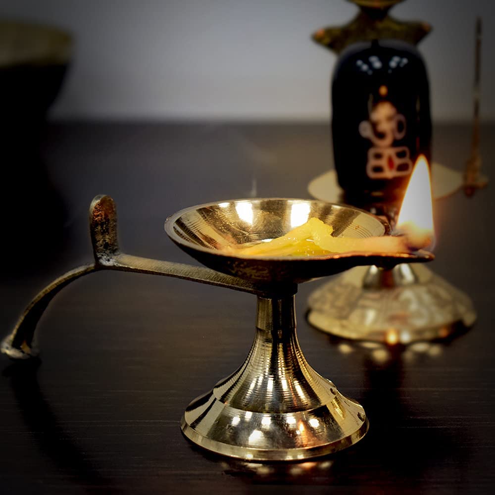 Puja N Pujari Aarti Diya with Handle Oil Lamp Diya for Pooja/Deepak wi ...